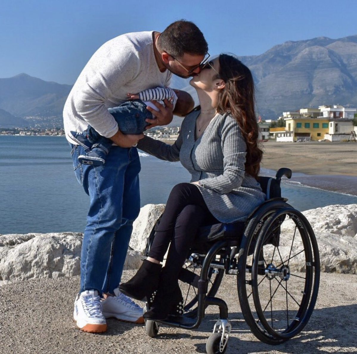 Laura Miola: un'influencer di positività che racconta la sua vita ...