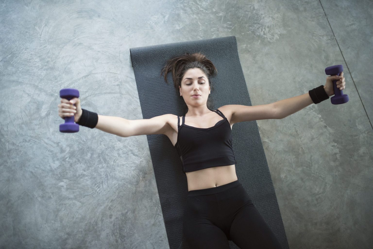 Stretching: esercizi per le spalle | Ohga!