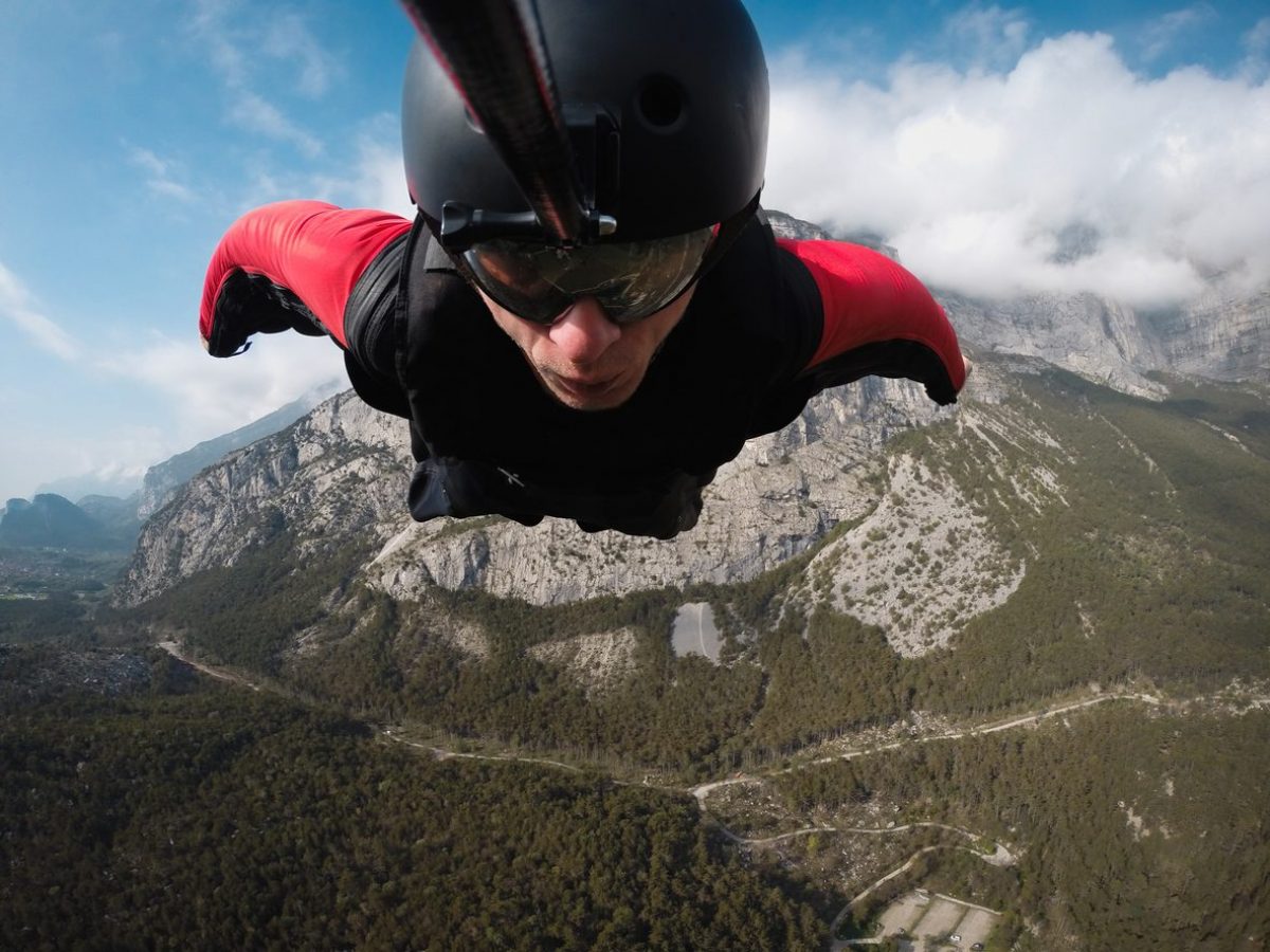 BASE jumping: un solo paracadute e pochi secondi per decidere dove ...