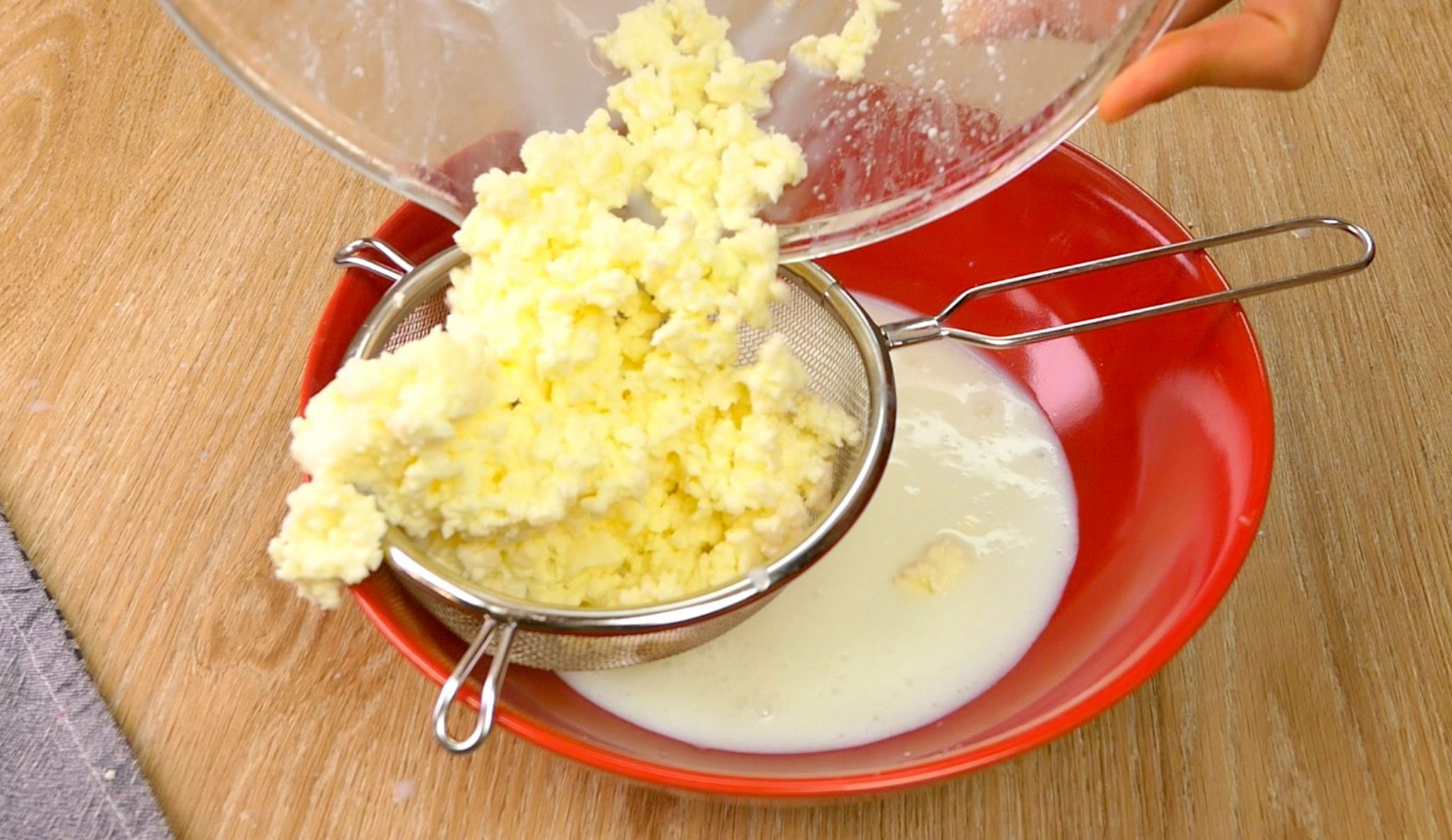 Burro fatto in casa: la preparazione per fare il burro in casa con un ...