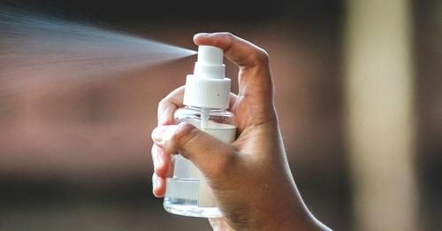 Come realizzare uno spray per la casa naturale | Ohga!