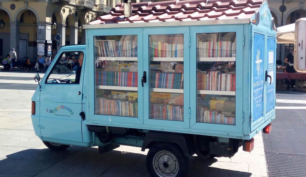 A 76 anni gira l'italia con il suo bibliomotocarro, la libreria ...