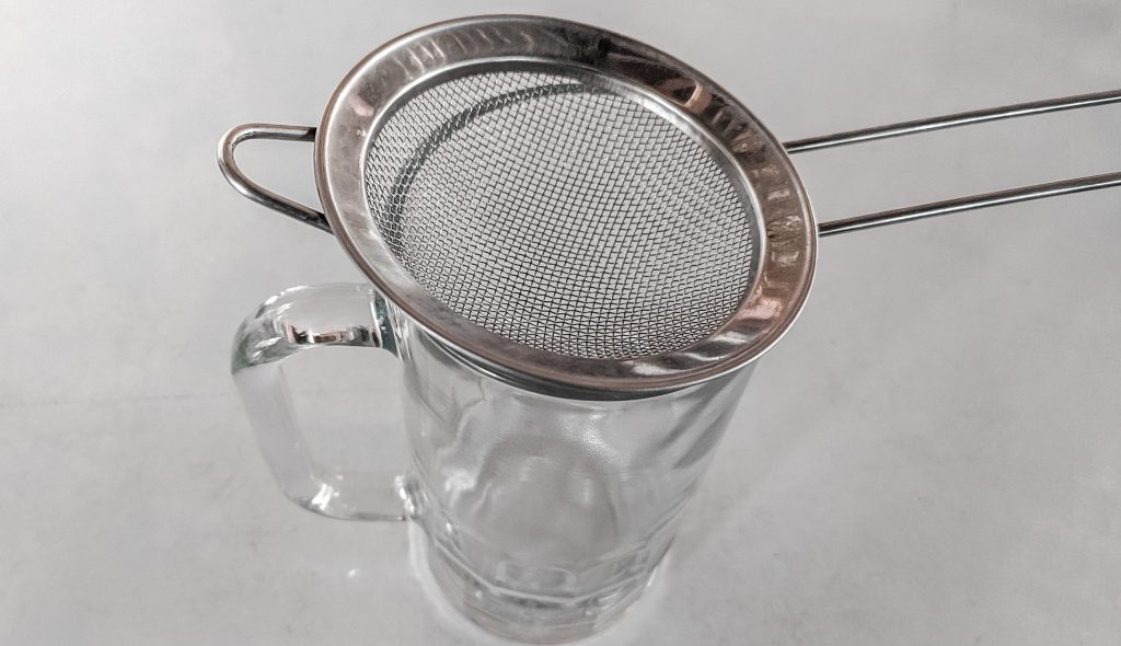 Come eliminare l'umidità usando un colino | Ohga!