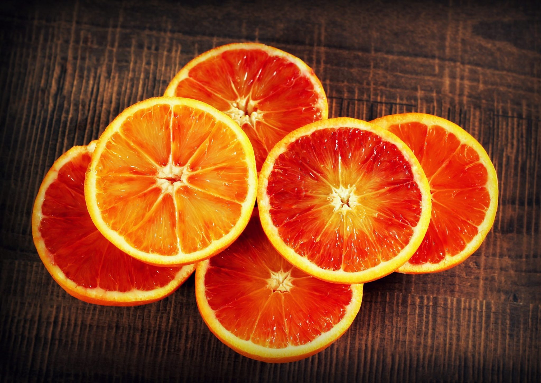 Le proprietà delle arance tarocco, i più famosi agrumi rossi di Sicilia ...