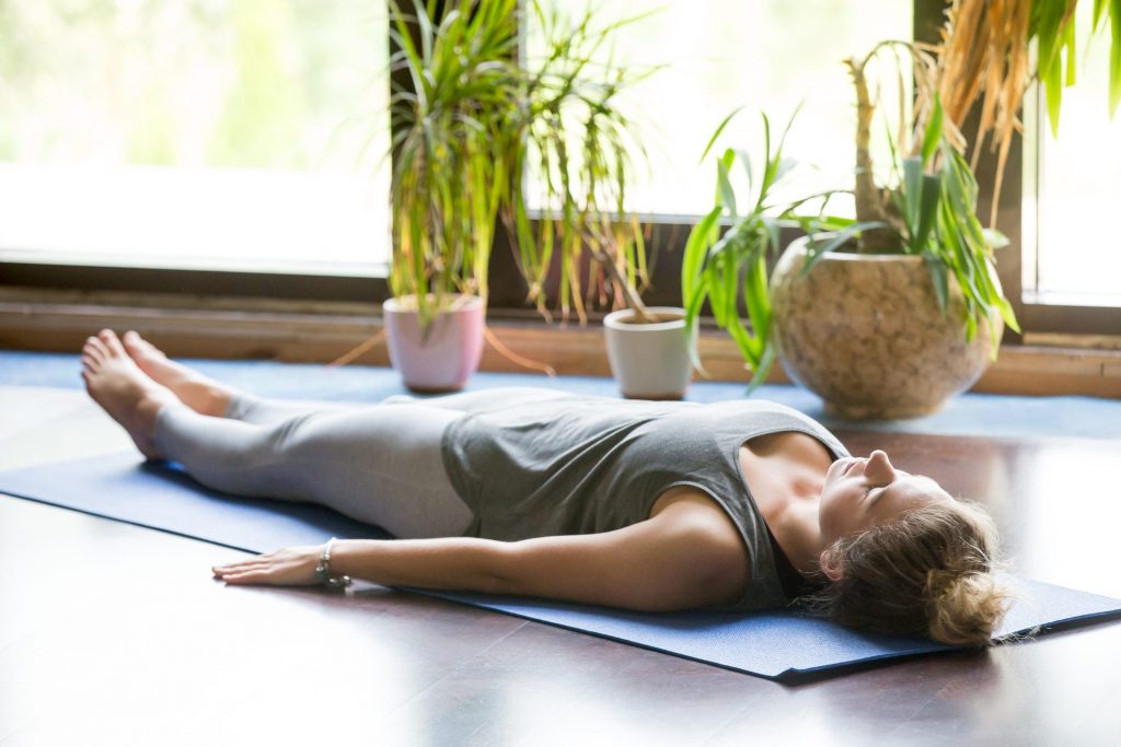 Come fare la verticale nello yoga | Ohga!