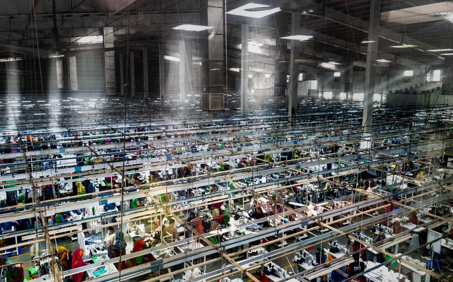 Il vero prezzo del fast fashion: l'impatto dei nostri vestiti sui paesi ...