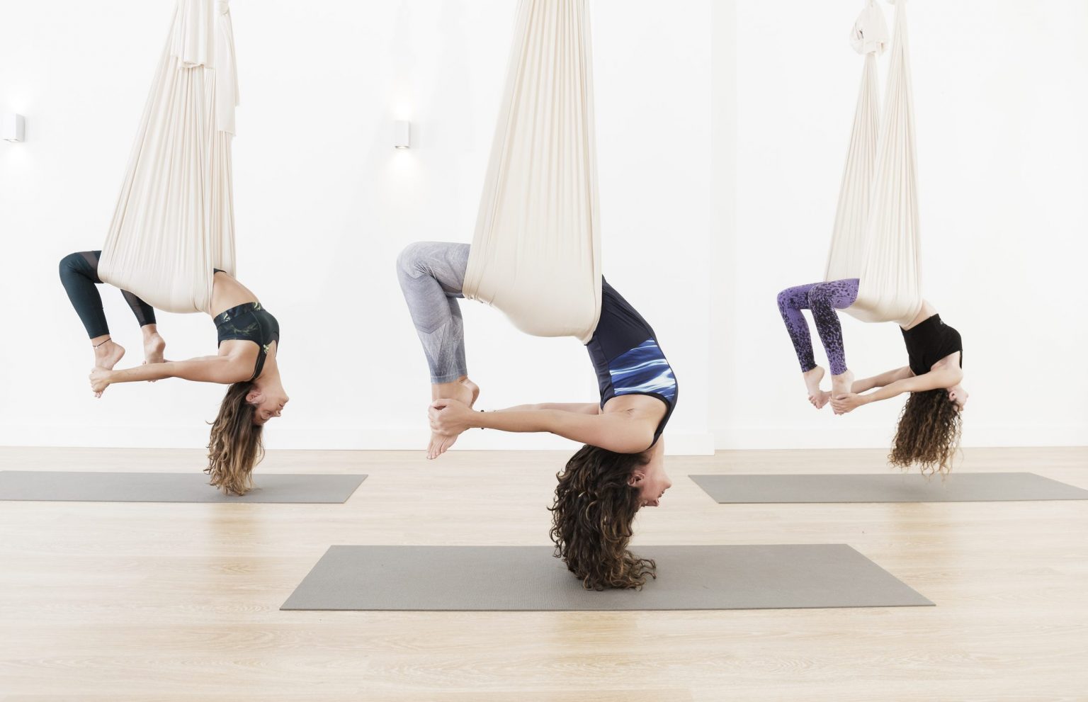 Cos'è l'Aerial yoga: perché dovresti provare a praticare lo yoga che ...