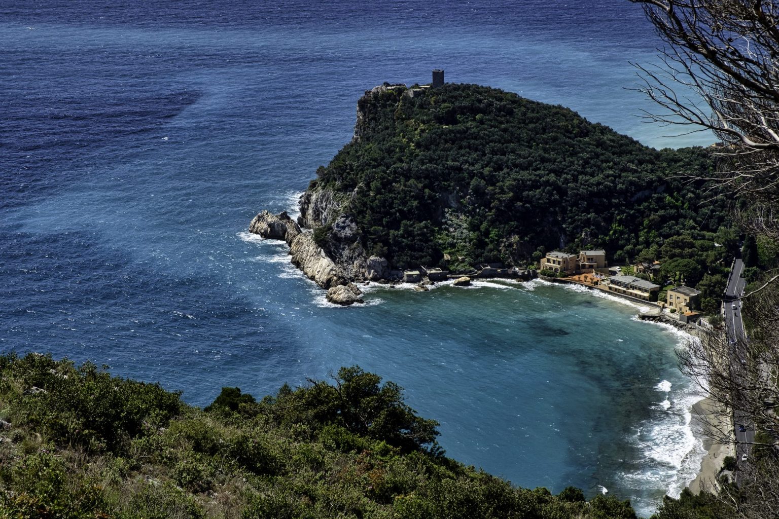 Le 10 spiagge più belle della Liguria: piccoli angoli di mare fuori ...