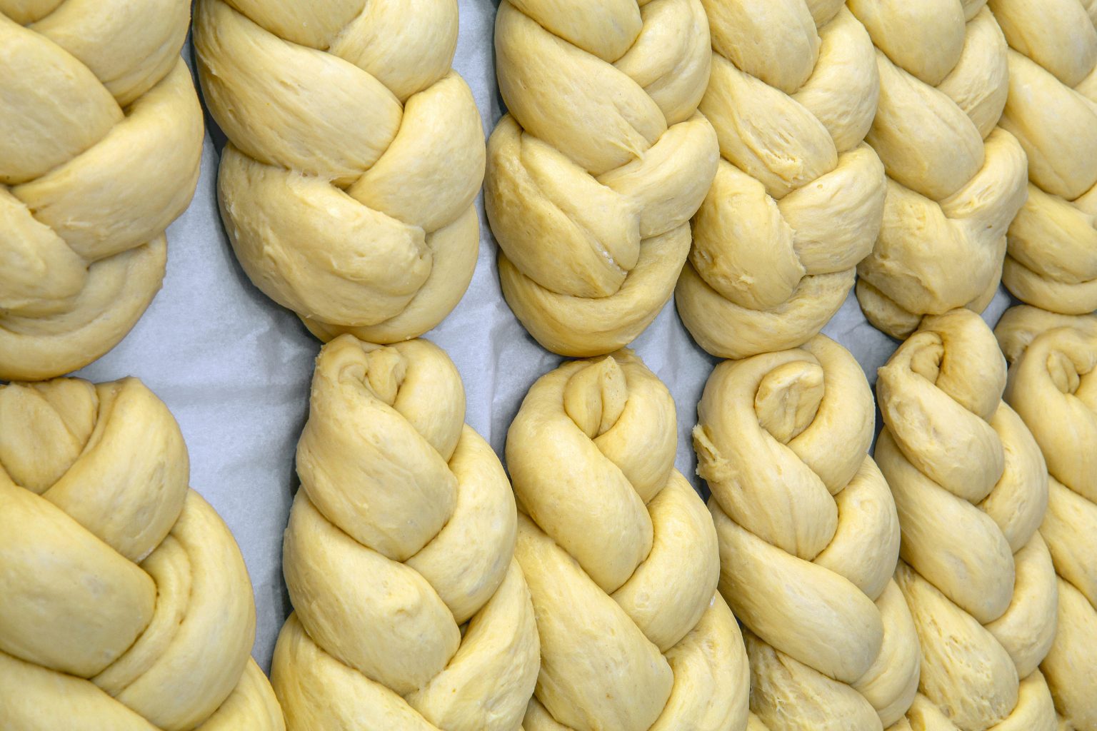 La ricetta della treccia di panbrioche della nonna: soffice e profumata ...